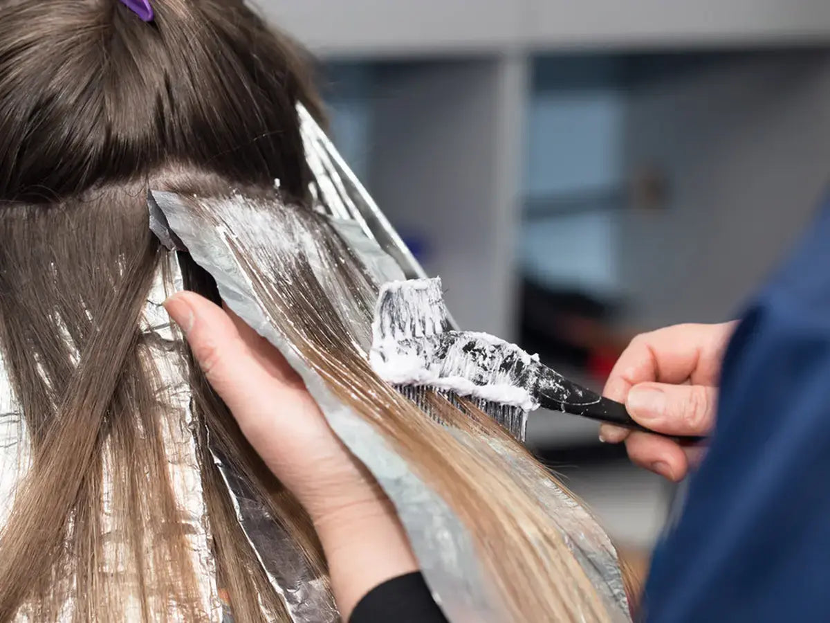 Cara Mewarnai Rambut yang Benar dan Tahan Lama